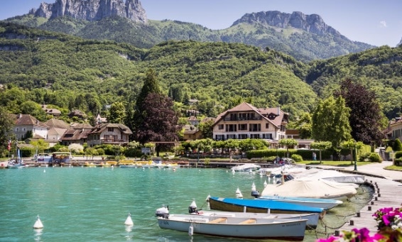 Talloires: Haute-Savoie town on the shores of Lake Annecy - France