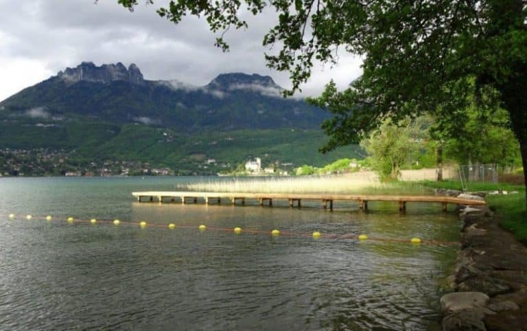 Free and paying beaches on Lake Annecy