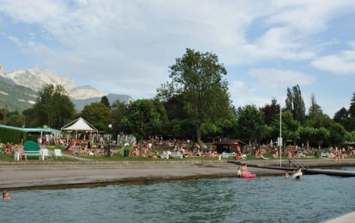 Free and paying beaches on Lake Annecy