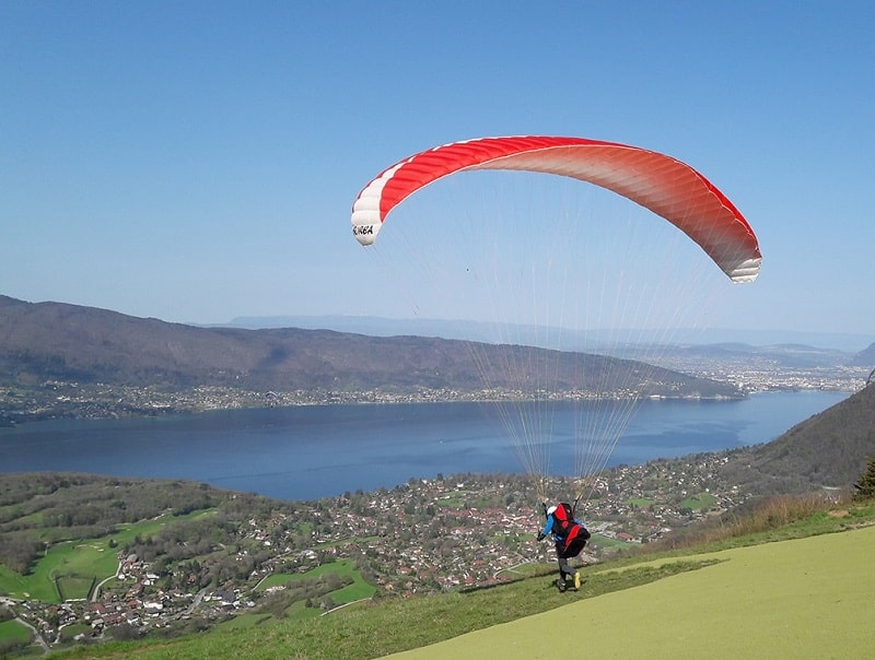 El puerto de Forclaz sobre el lago de Annecy, en Alta Saboya