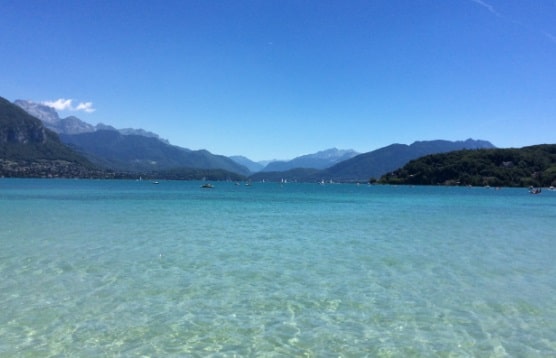Lago di Annecy: nuoto, spiagge e attività sportive