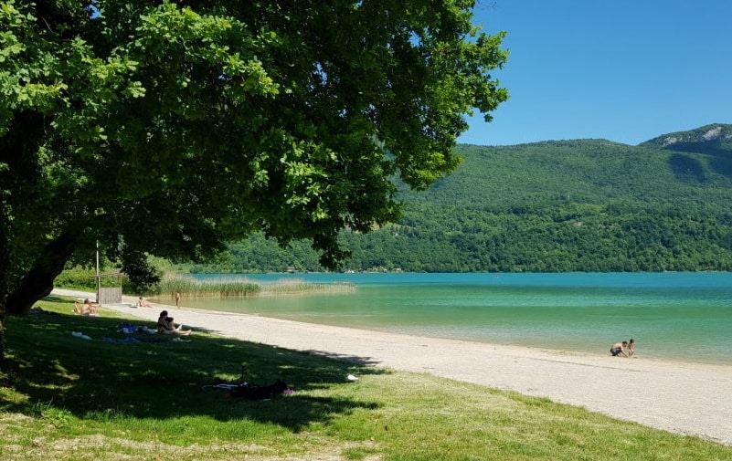 Lago de Aiguebelette: visitas, playas y actividades en Saboya, cerca de ...