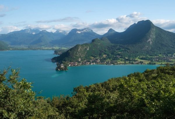 Lake Annecy: swimming, beaches and sports activities