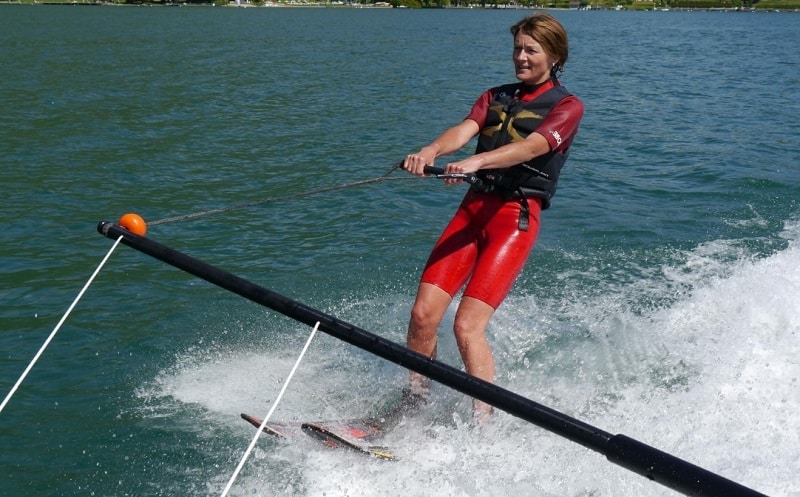Esquí acuático y wakeboard en el lago de Annecy