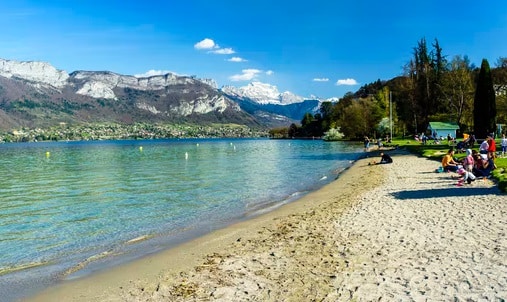 Annecy: het strand van Marquisats, ideaal voor gezinnen